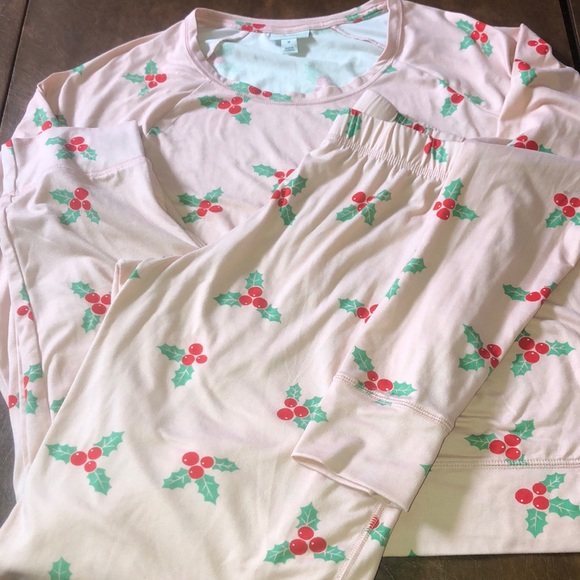 Jenni | Intimates & Sleepwear | Jenni Holly Berry Christmas Pajamas ...
